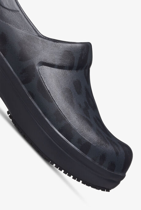 Crocs, Slip Resistant Chef Shoes and Clogs at ChefUniforms.com